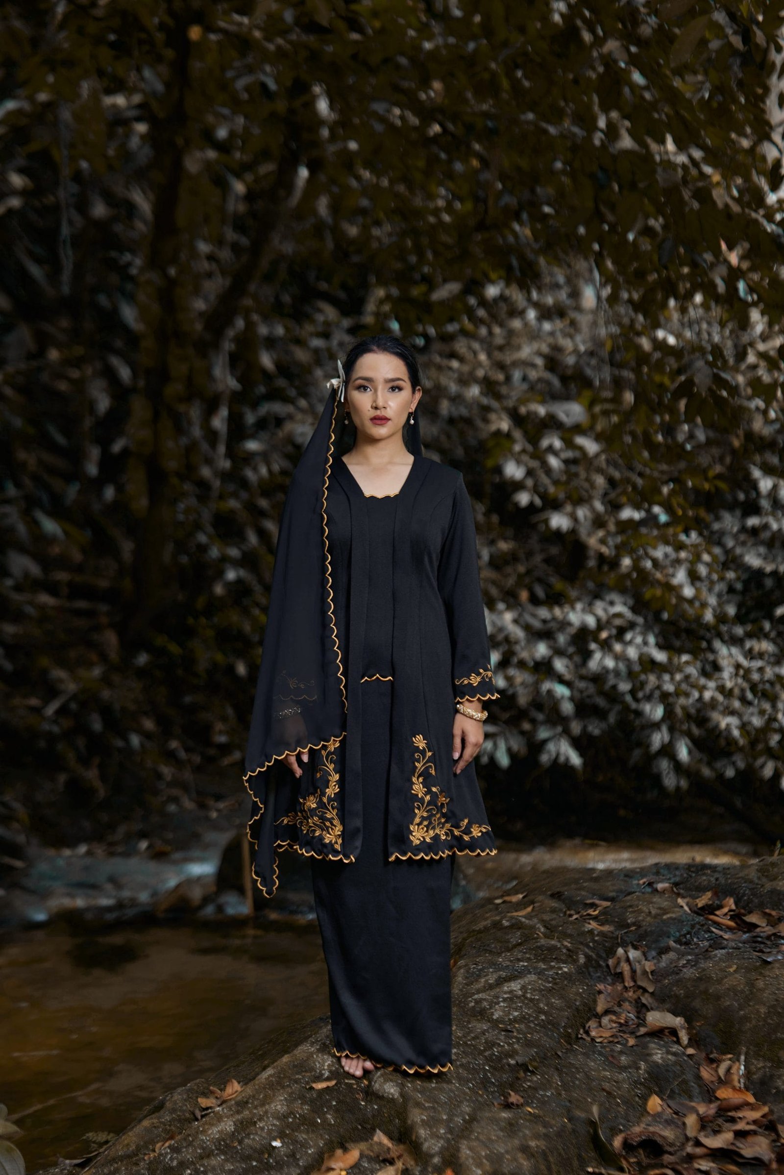 Kutu Baru in Black (READYSTOCK) - Tujoh Kuntom